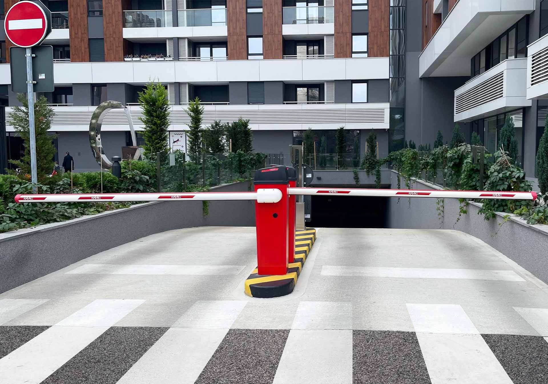 B614 - 24V Automatic Barrier
