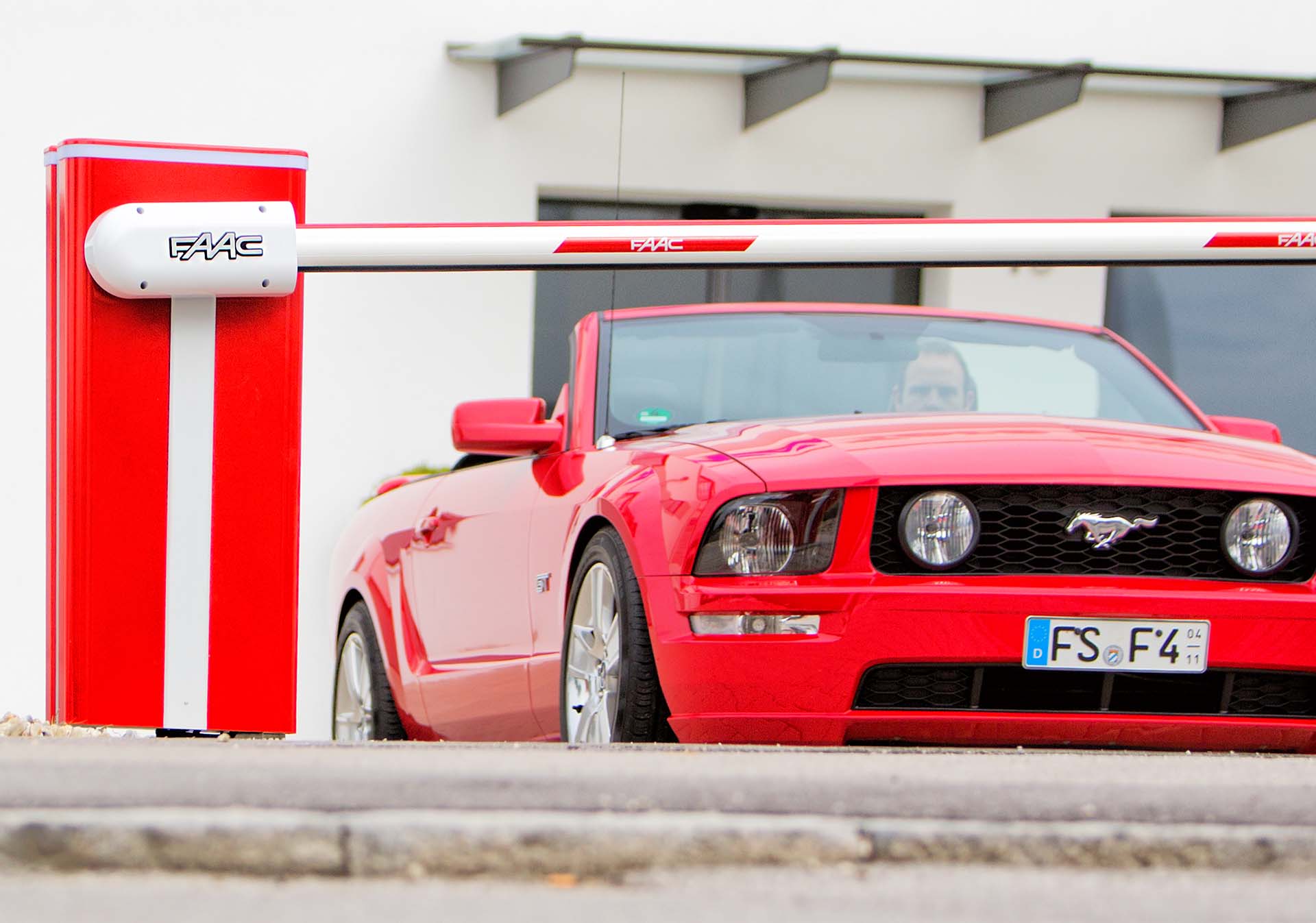 B680H - 24V Automatic Hybrid Barrier