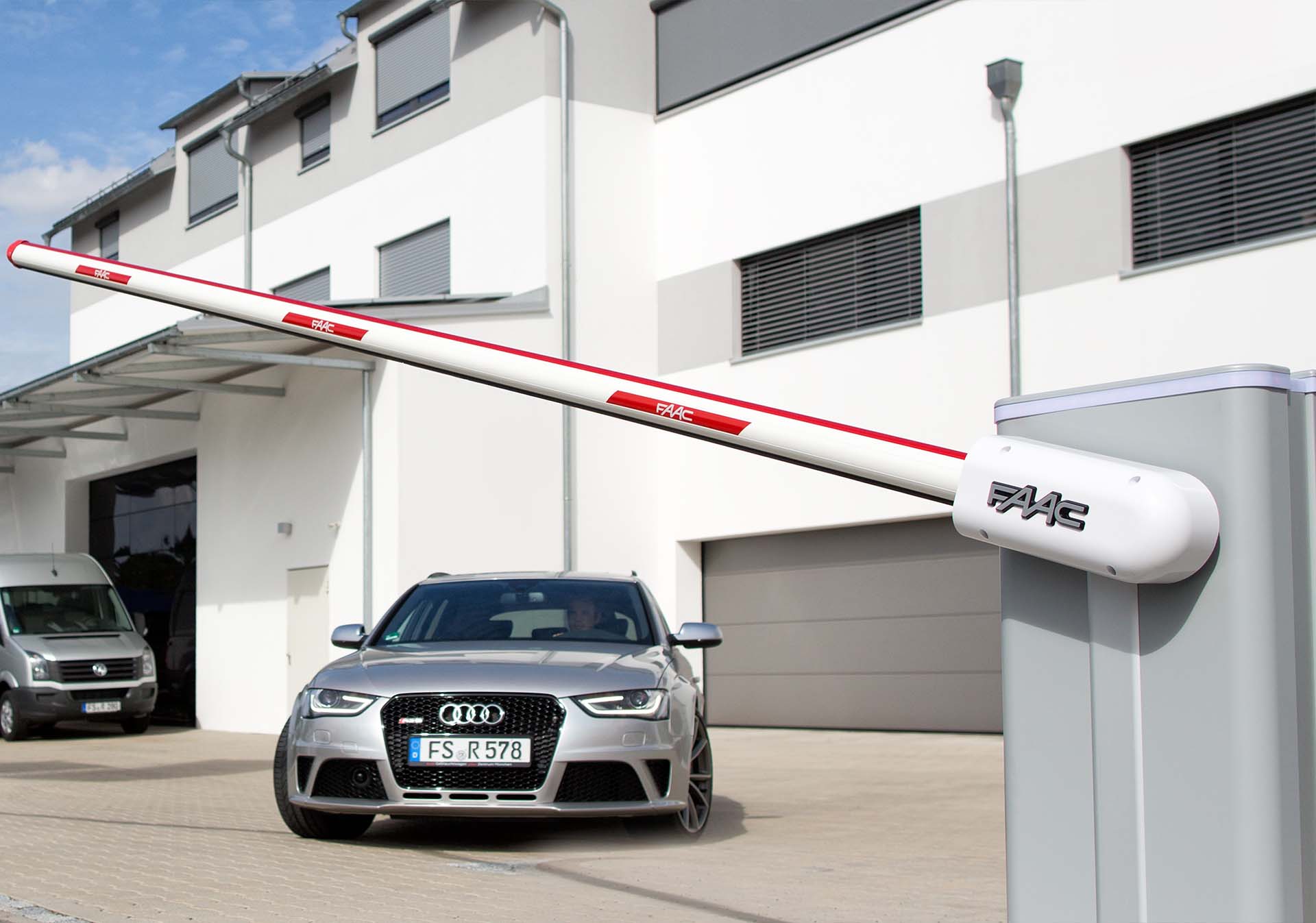 B680H - 24V Automatic Hybrid Barrier