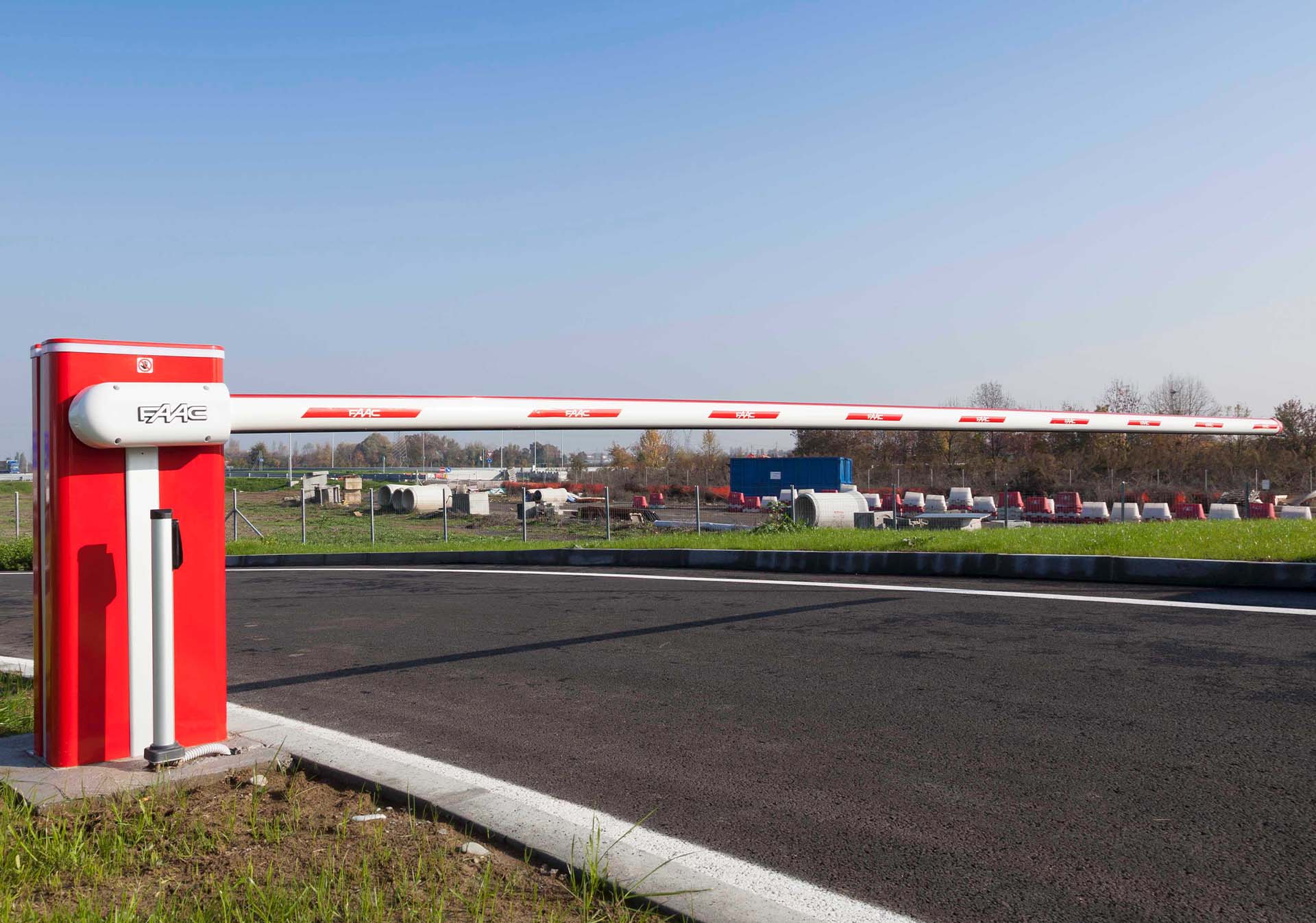 B680H - 24V Automatic Hybrid Barrier